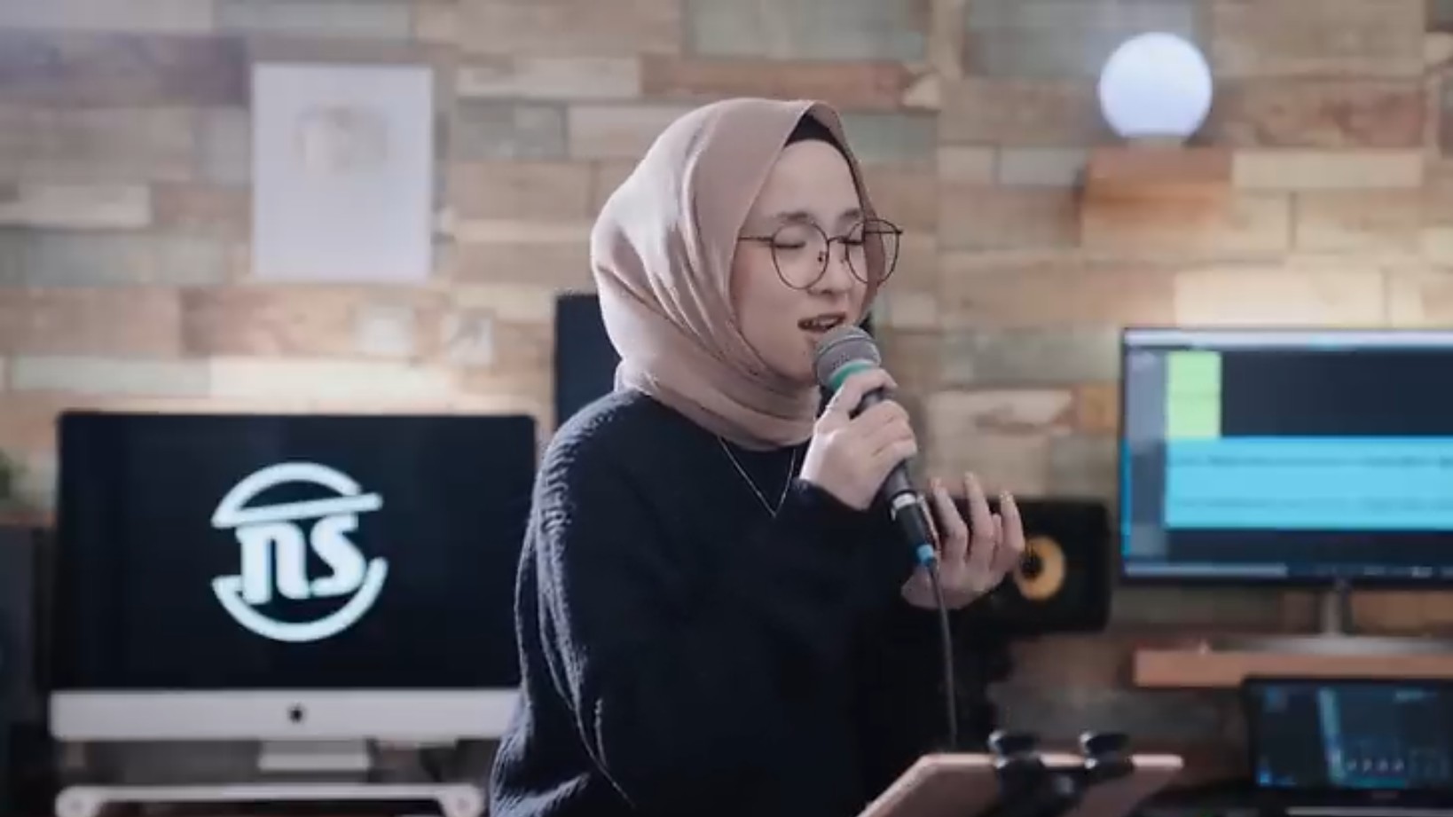 Lirik Lagu Ya Tarim Lengkap Beserta Terjemahannya Cover Nissa Syaban ...